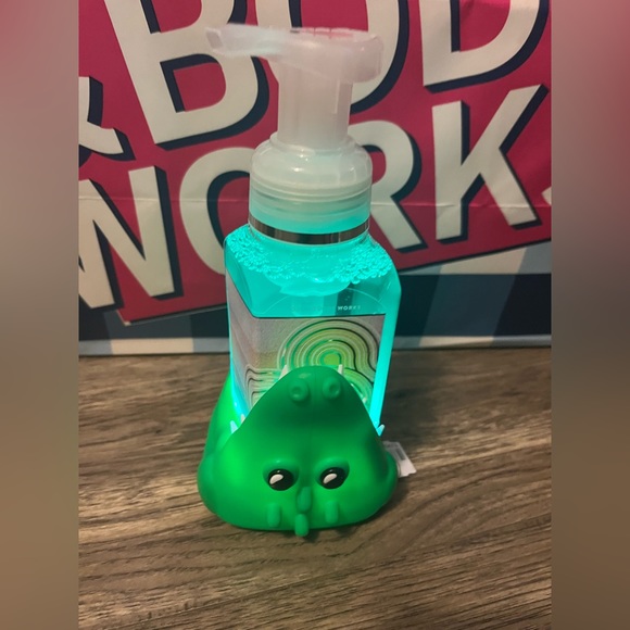 Bath & Body Works | Bath | Nwt Chomp Chomp Light Up Alligator Soap ...
